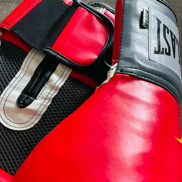 Everlast | Accessories | New Everlast 6 Oz Red Pro Style Training ...